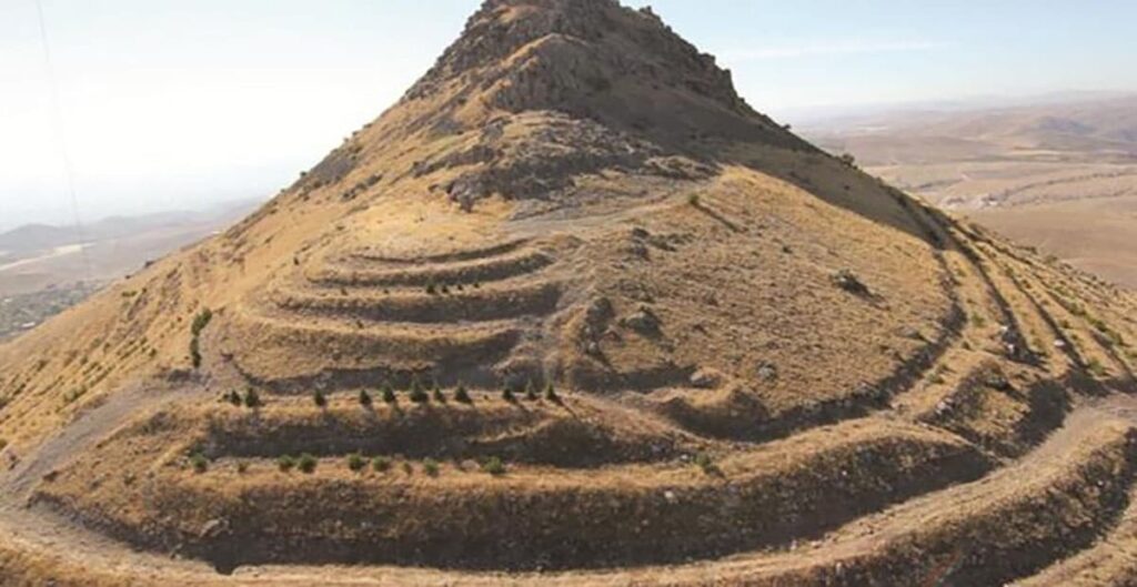 4,000-Year-Old Hidden Tunnel Discovered in Ancient Castle in Turkey ...