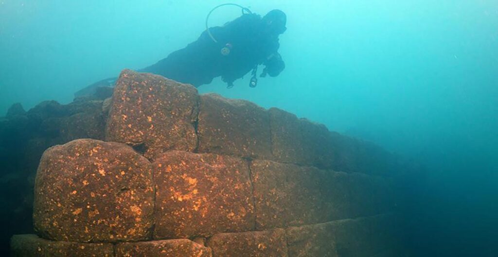 Mysterious 3,000-Year-Old Castle Found Hidden In Turkish Lake ...