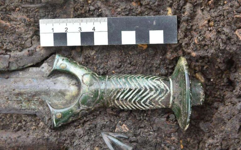 Archaeologists find a 3,000-year-old Bronze Age Sword in Germany ...