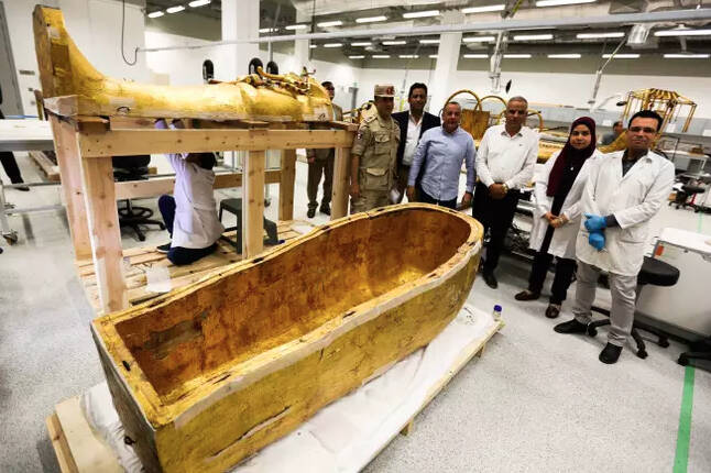 After 3,300 Years, King Tut's Coffin Leaves His Tomb for the First Time ...