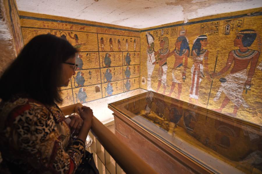 After 3,300 Years, King Tut's Coffin Leaves His Tomb for the First Time ...